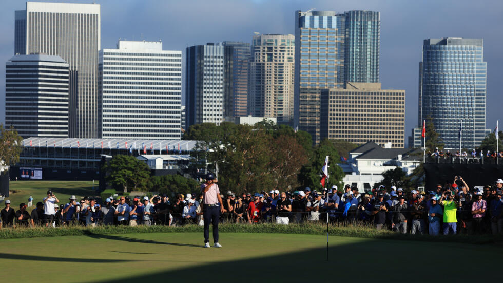 Fowler, Clark lead McIlroy as US Open promises blockbuster ending