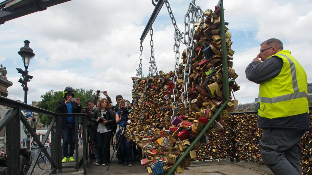 Paris bids ‘adieu’ to love locks on the Pont des Arts