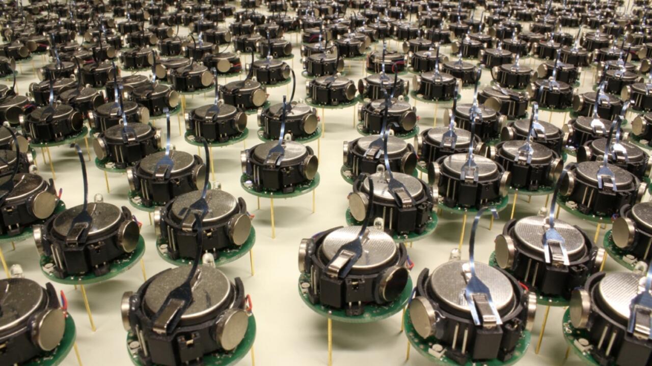 Scientists create robot flash mob that can 'work together'