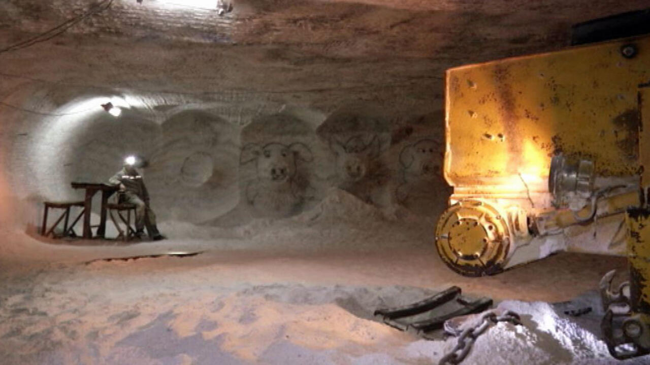 Video: Russia bans Ukraine salt as 'unsanitary'