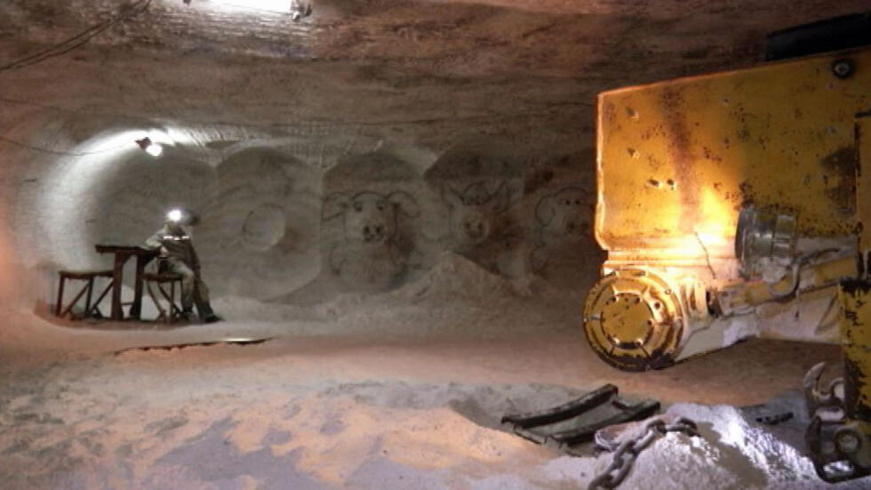 Video: Russia bans Ukraine salt as 'unsanitary'