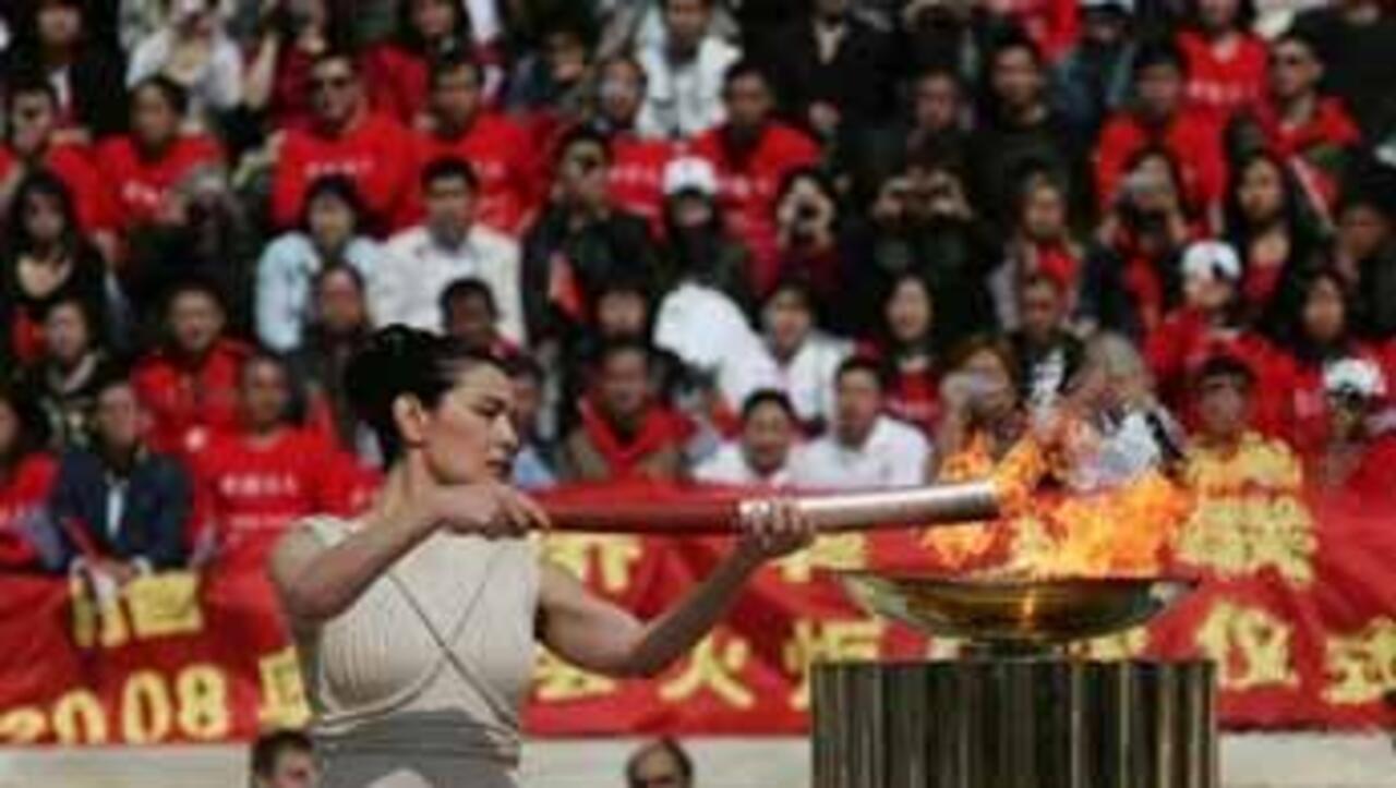 China gets Olympic torch amid protests - France 24