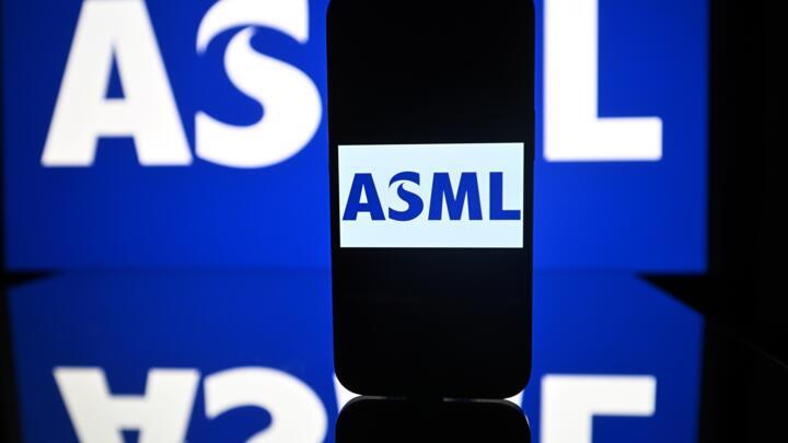Dutch tech giant ASML posts stable profits, warns on China