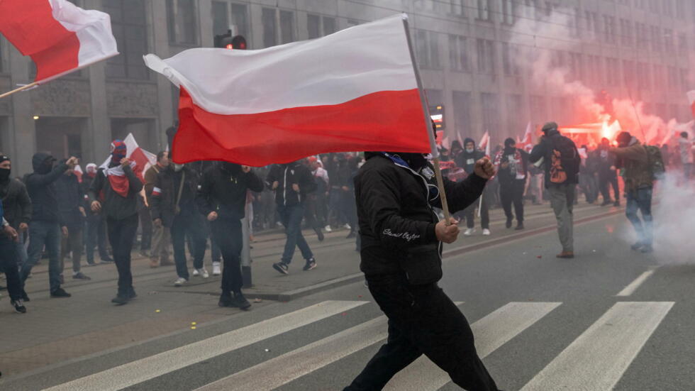 Polish far-right Independence Day march goes ahead despite court ban