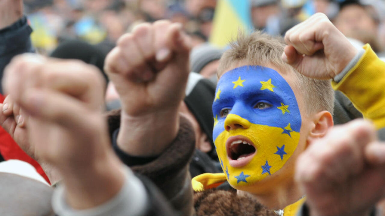 Ukraine opposition seeks confidence vote amid protests