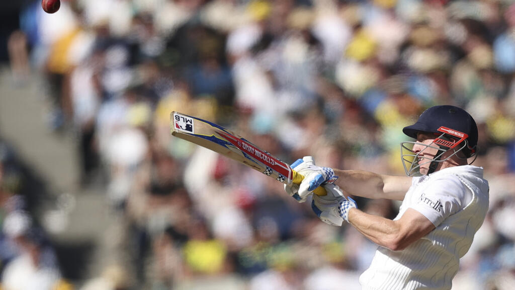 England snap 15-year losing streak to win chaotic 4th Ashes Test