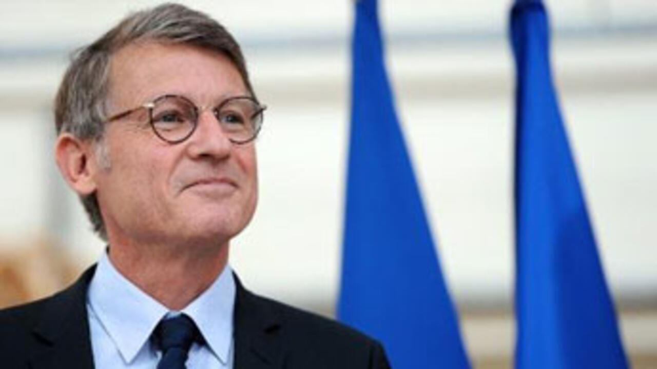Vincent Peillon présente la première "charte de la laïcité à l'école ...