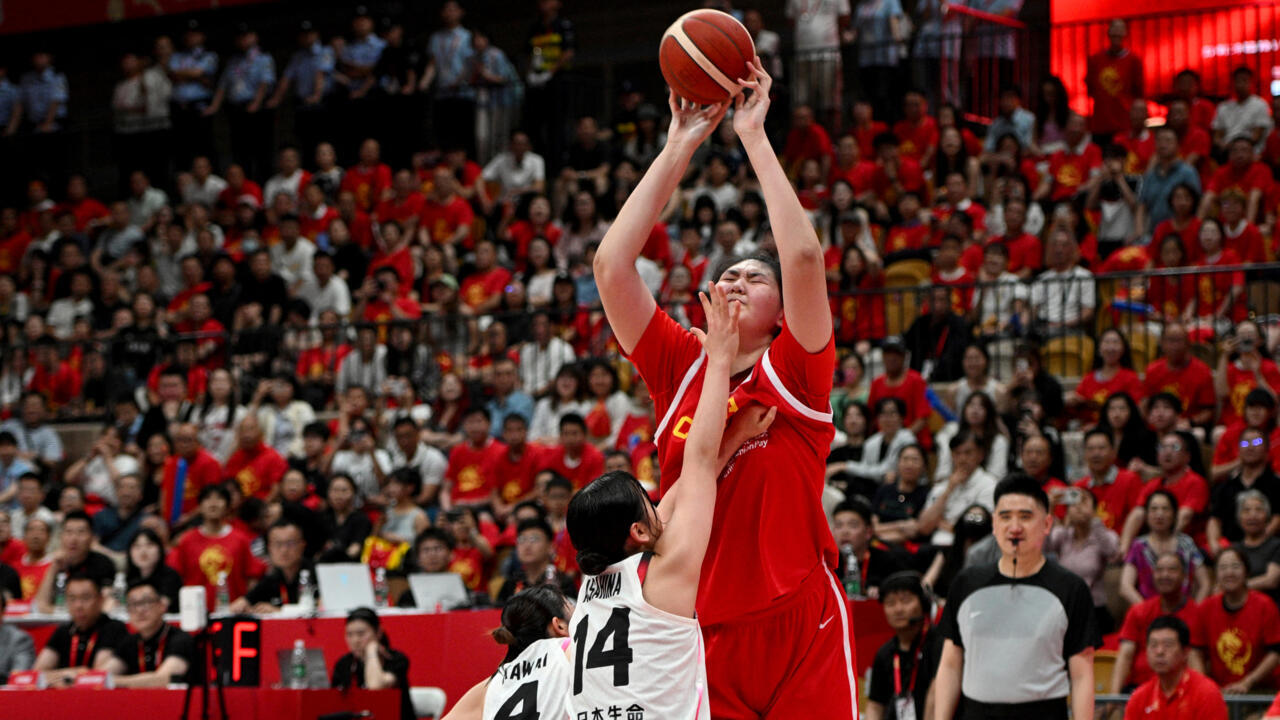 Du haut de ses 18 ans et 2,26 mètres, la Chinoise Zhang Ziyu ...