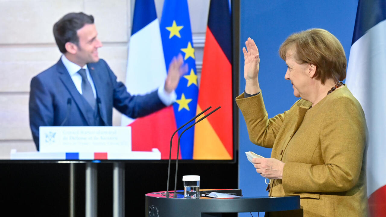 Macron, Merkel defend EU decision to order vaccines as a bloc