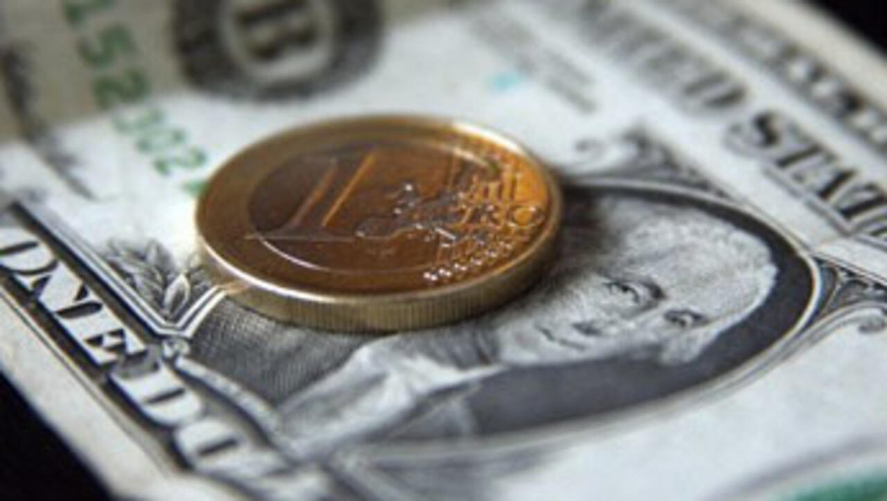 Euro hits new high against dollar