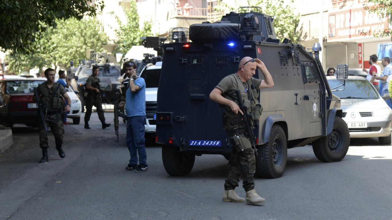 Turkey arrests hundreds of suspected Kurdish, IS militants