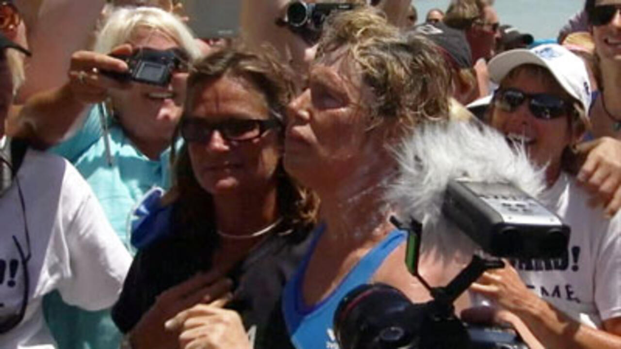 US woman sets record with Cuba-to-Florida swim