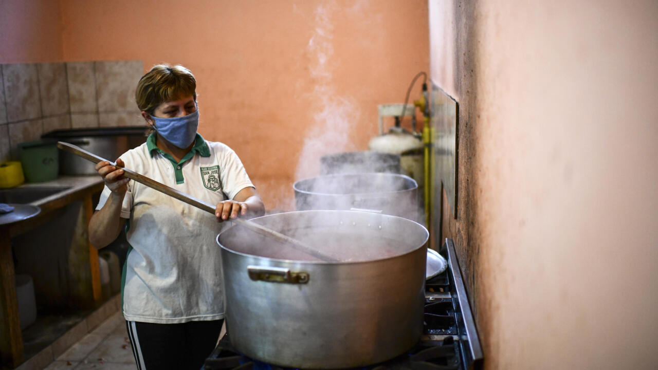 In Buenos Aires slums, Covid sends poverty soaring - France 24