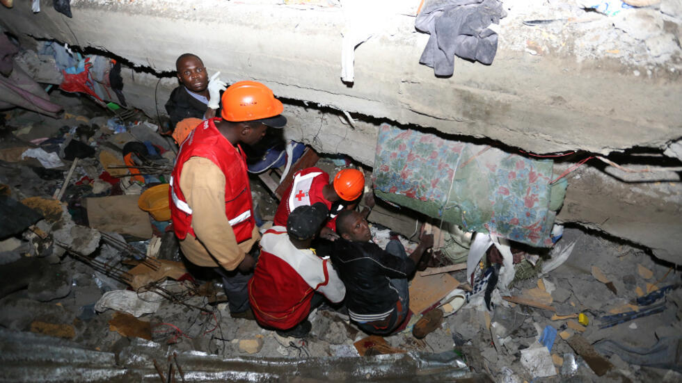 Nairobi building collapse and floods leave more than a dozen dead