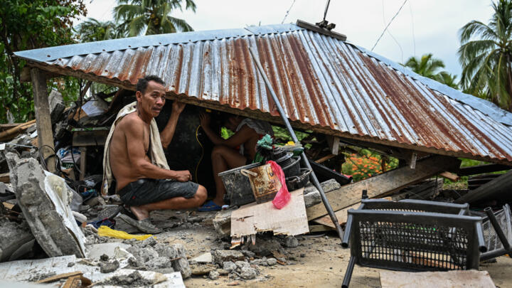 Philippines begins clean-up after powerful twin quakes