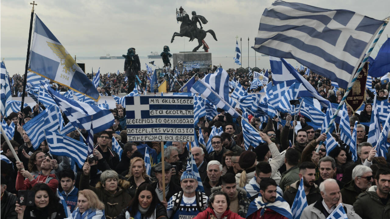 Tens of thousands of Greeks protest over Macedonia name row