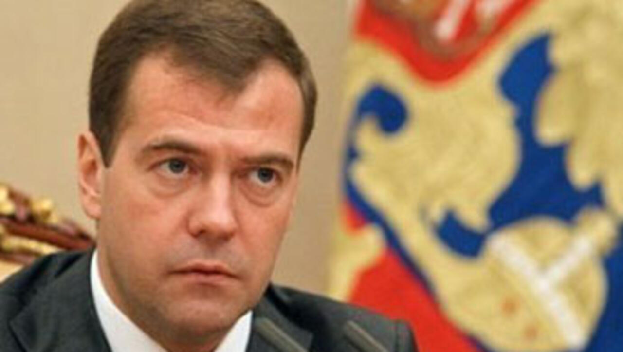 Medvedev orders govt to support economy