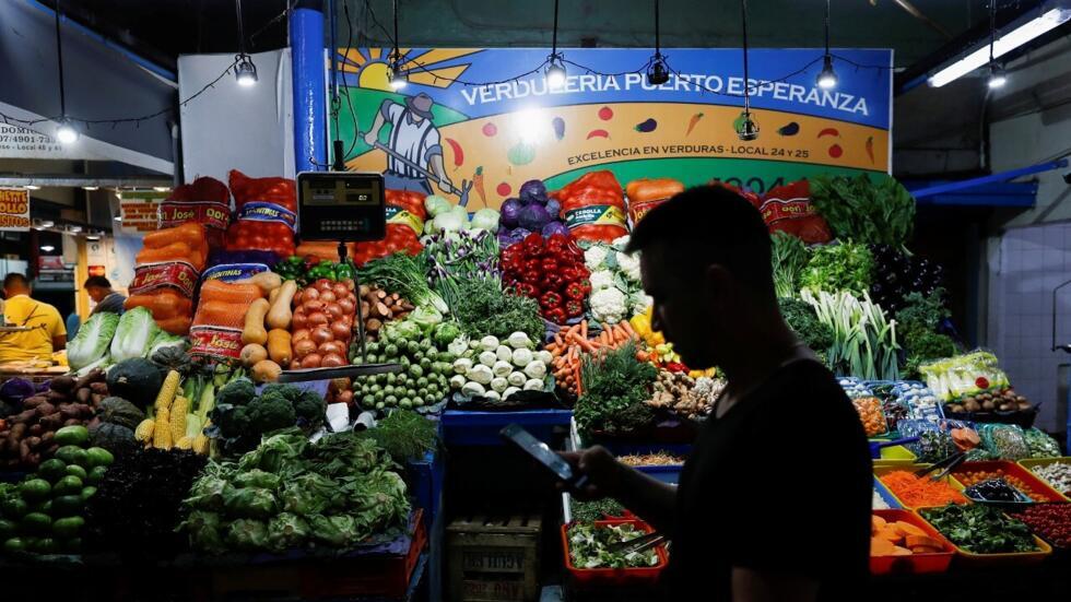 Inflación en Argentina supera los tres dígitos, la más alta desde 1991 - Economía