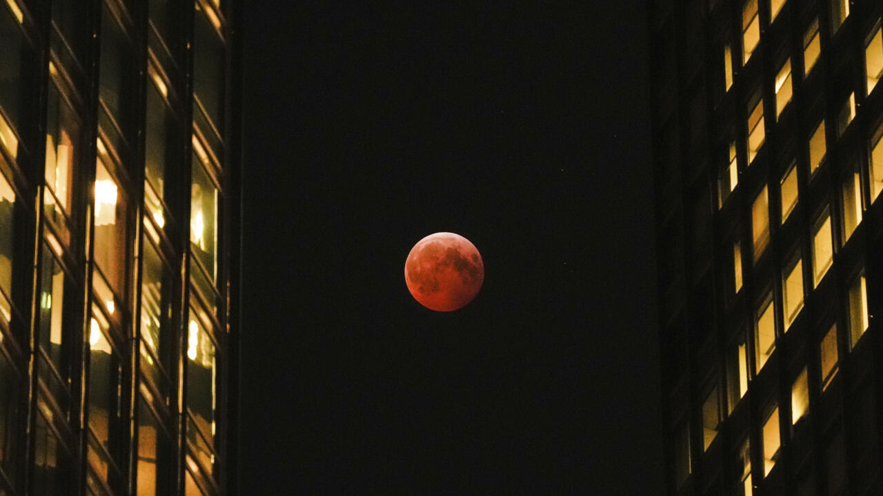 The week in pictures: Blood moon, mass rallies in Serbia and Six ...