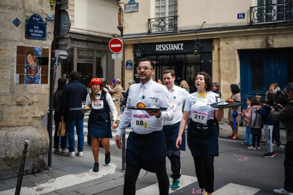 ‘Course des cafés’: Paris revives iconic waiters’ race ahead of Olympic ...
