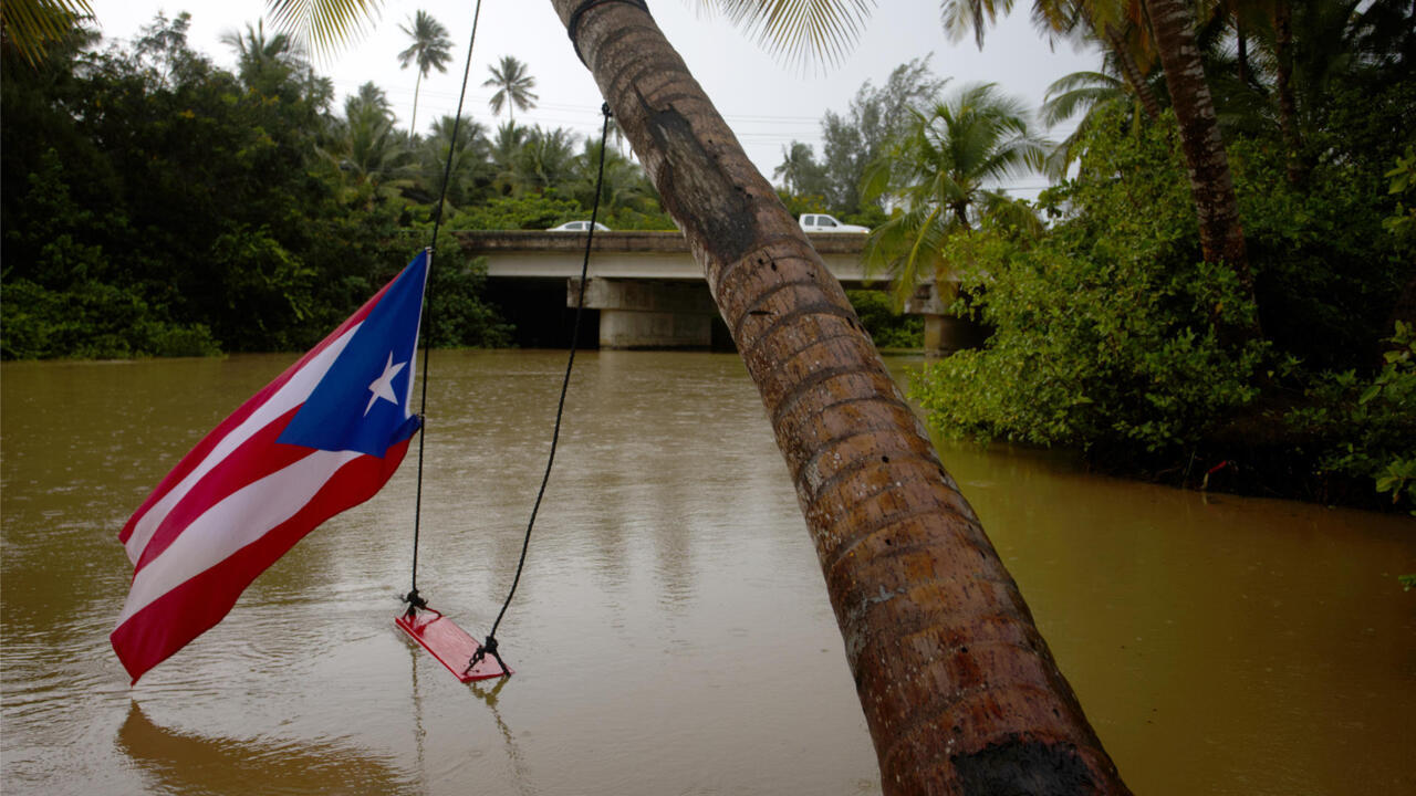 El huracán Ernesto deja graves inundaciones y cortes de luz en Puerto ...