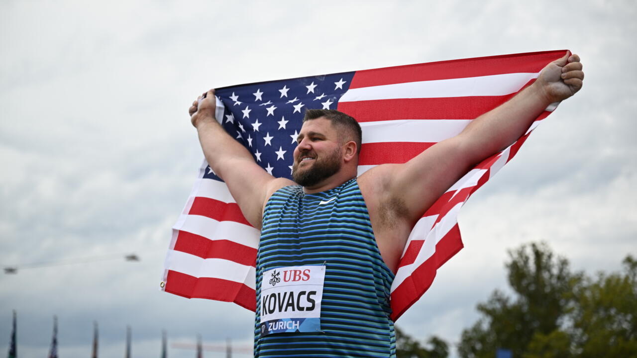 Kovacs thrives amid Zurich's cheers with beers