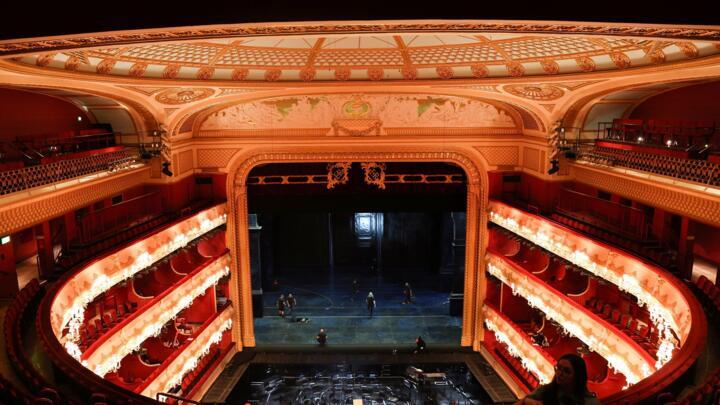 Show must go on: London opera chief steps in for ailing tenor