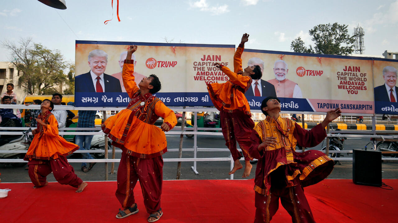 Massive rally kicks off Trump's first official visit to India