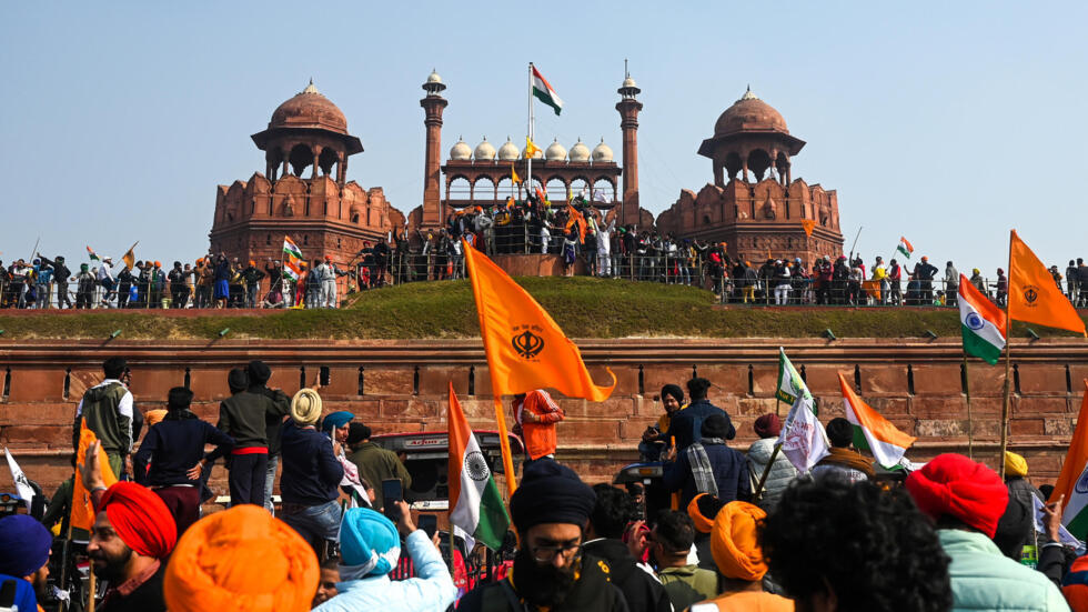 With flags on India’s Red Fort, farmers challenge Modi and protest ...