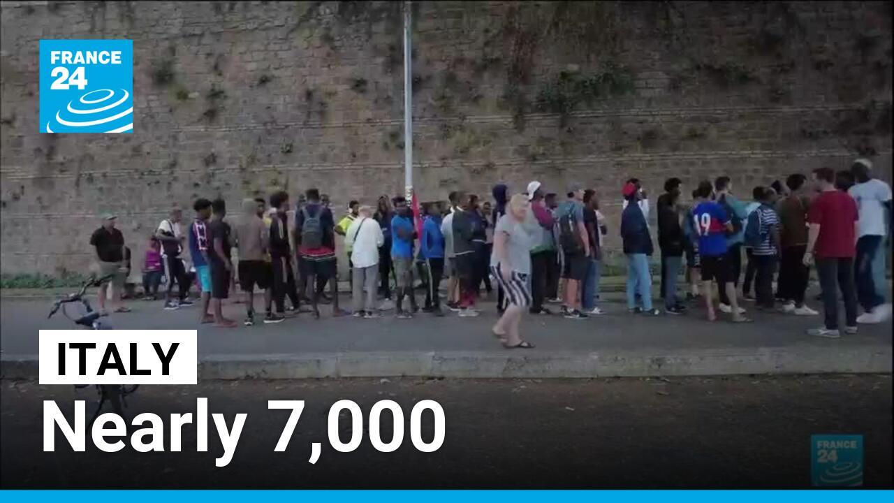 Italy migrant crisis: Nearly 7,000 migrants arrive in just over 24 ...