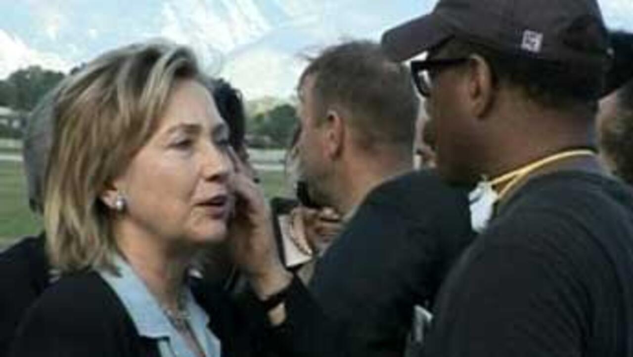 Hillary Clinton in Port-au-Prince to discuss aid strategies