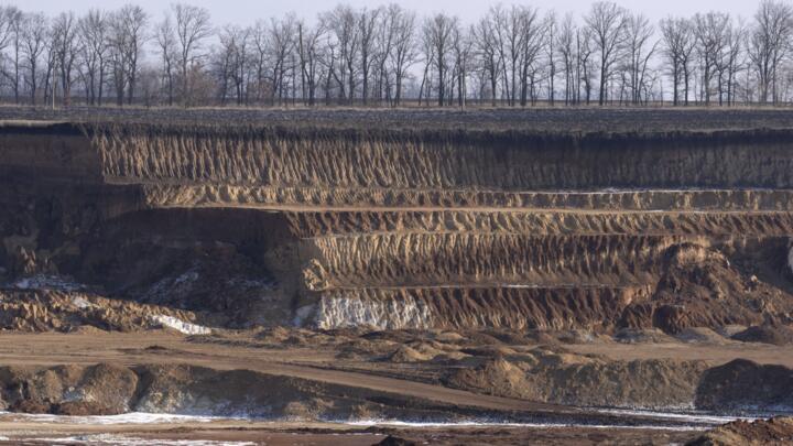 Zelensky gets a warm welcome in UK after White House blowout