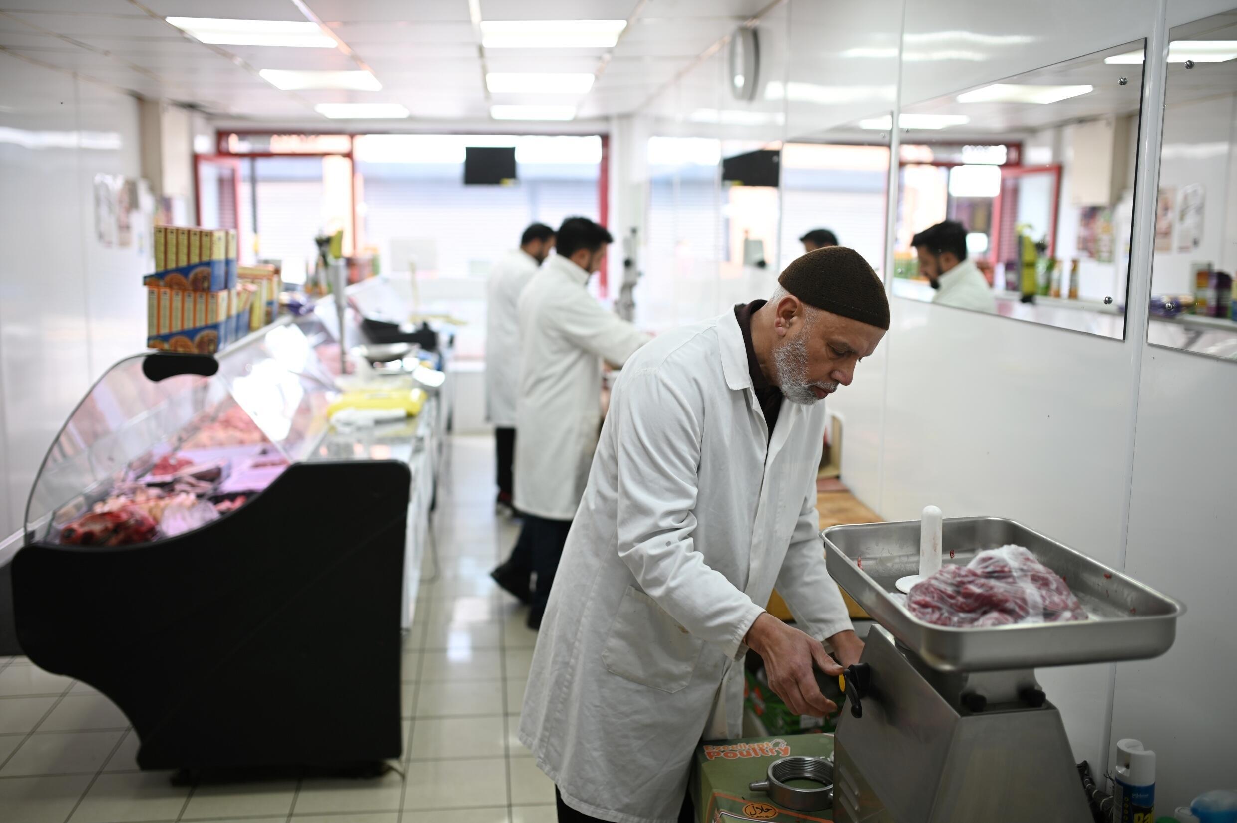 Under-threat UK balti restaurants keep calm and curry on