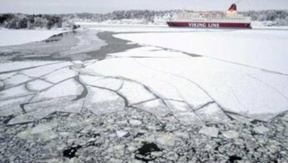 Ships freed after being trapped in Baltic Sea ice