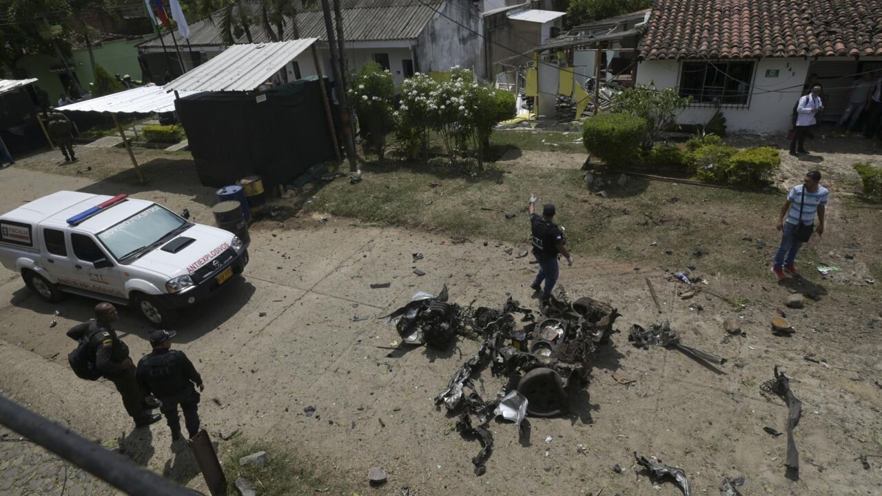 Colombian armed group calls off 'actions' after bomb blasts