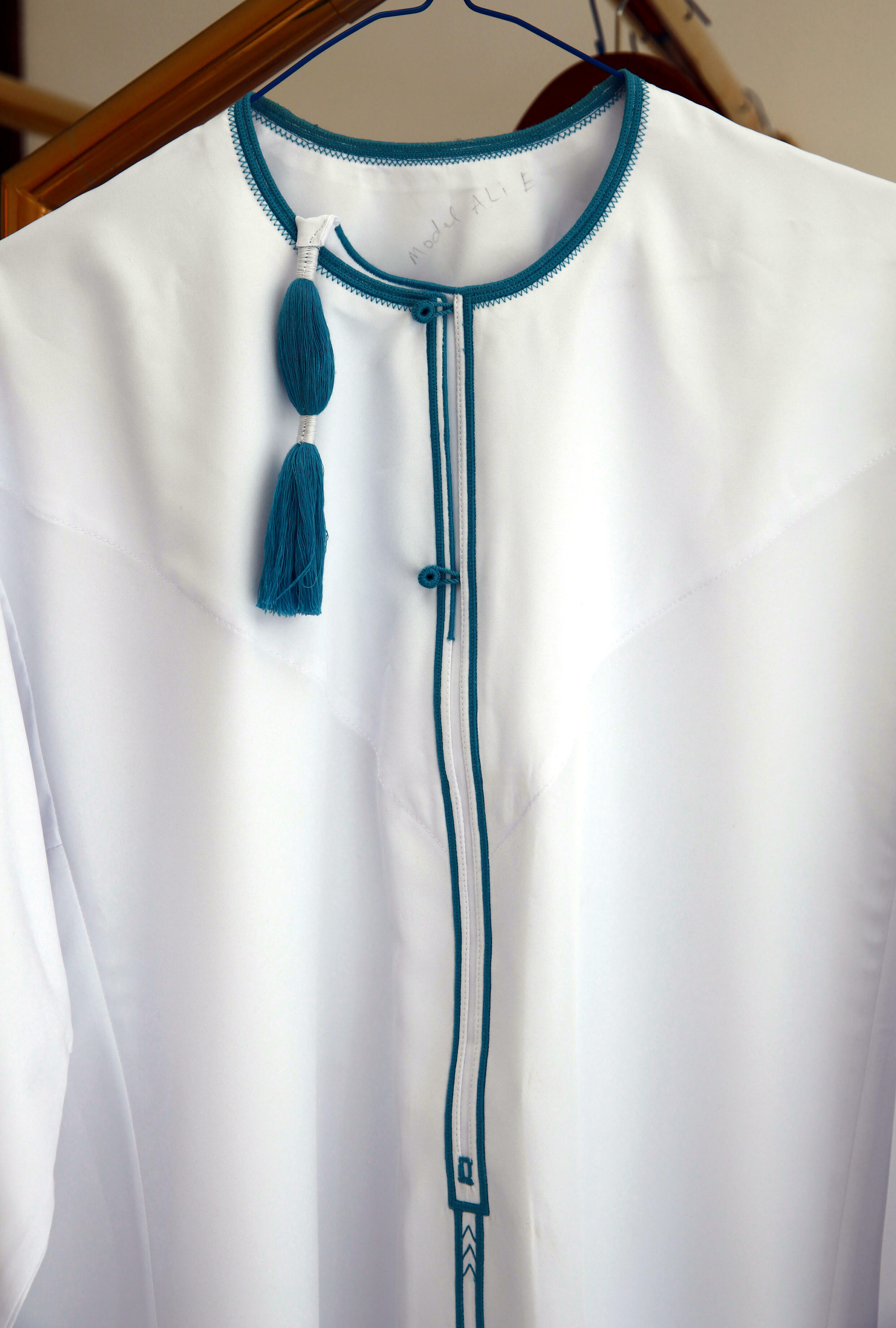 Dishdasha crackdown as Omani men face fines for rogue robes