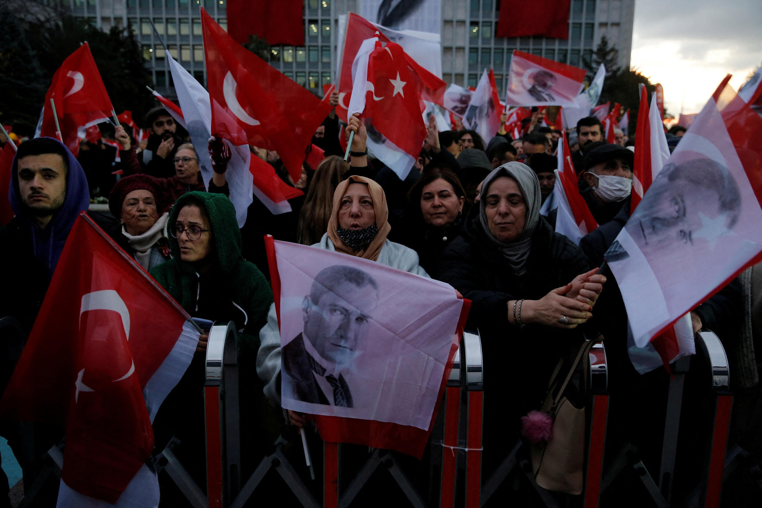 Thousands protest after opposition Istanbul mayor banned from politics