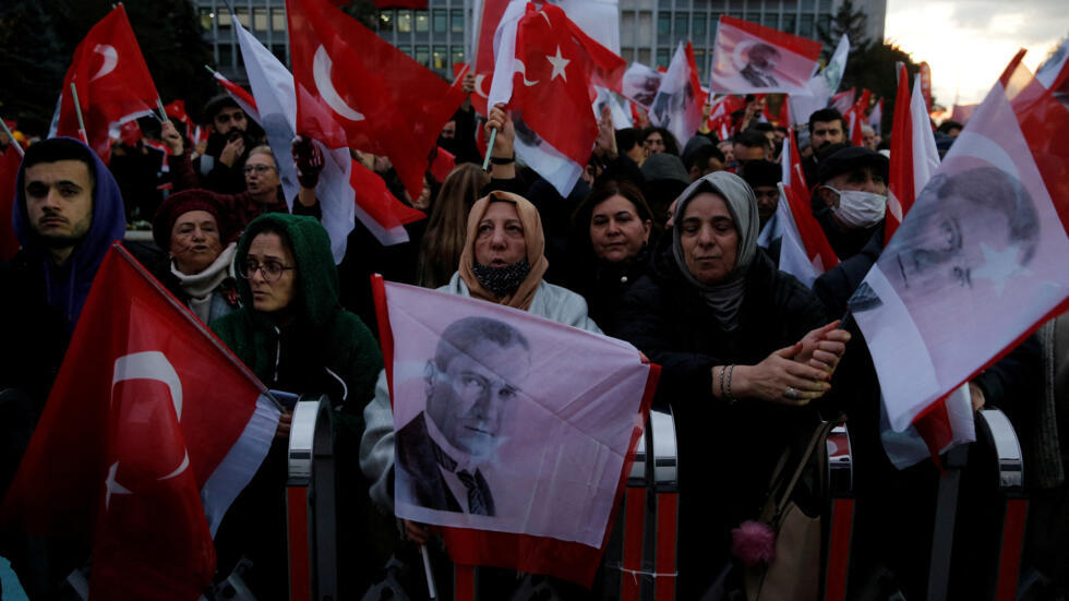 Thousands protest after opposition Istanbul mayor banned from politics