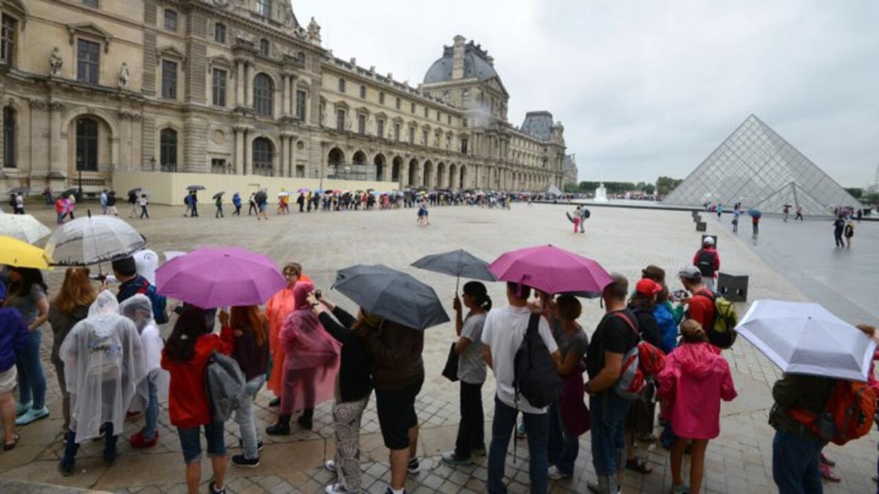 Louvre museum closes to evacuate stored art as floodwaters rise