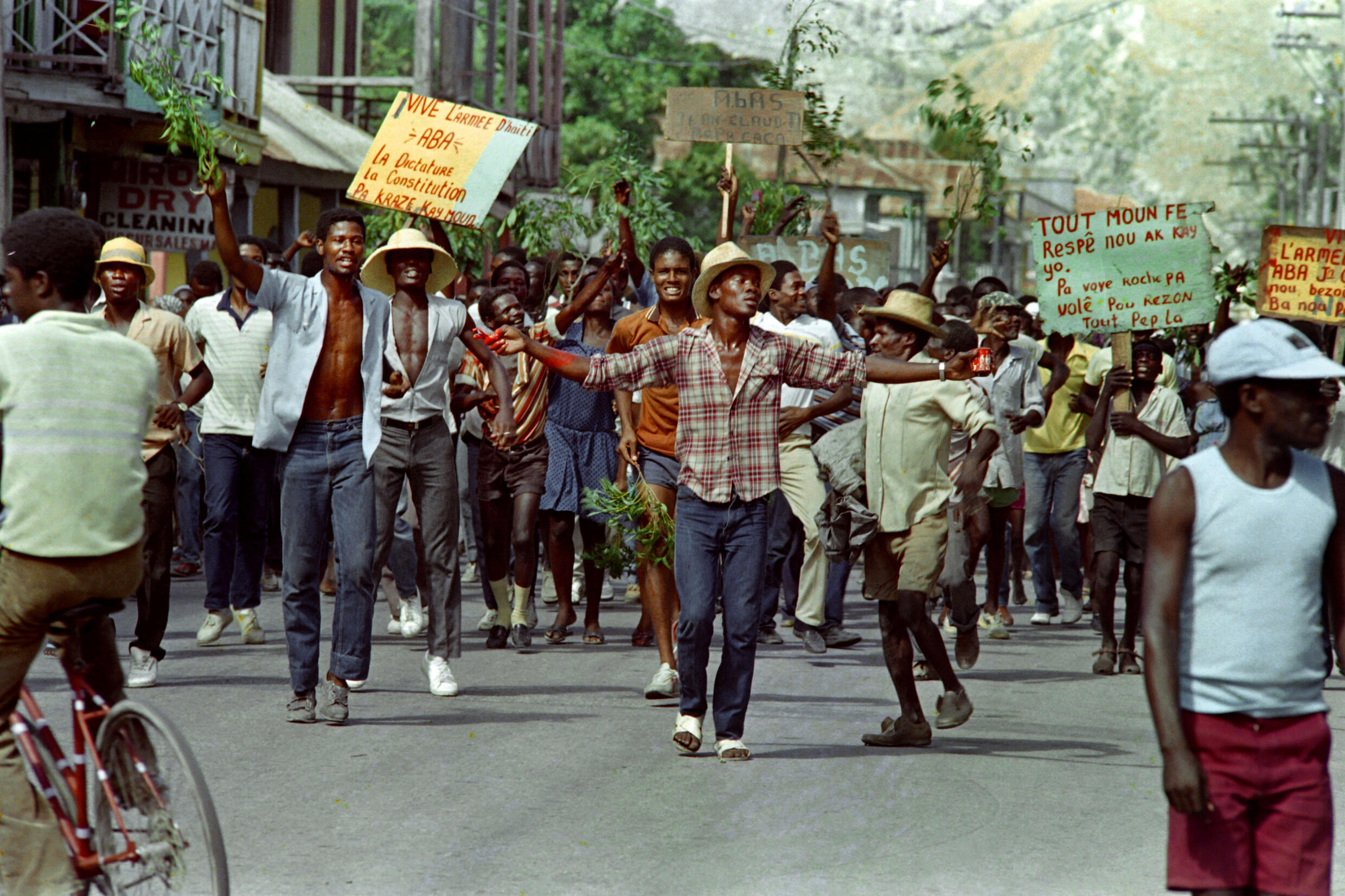 La permanencia de Ariel Henry en el poder aumenta la ira en las calles ...