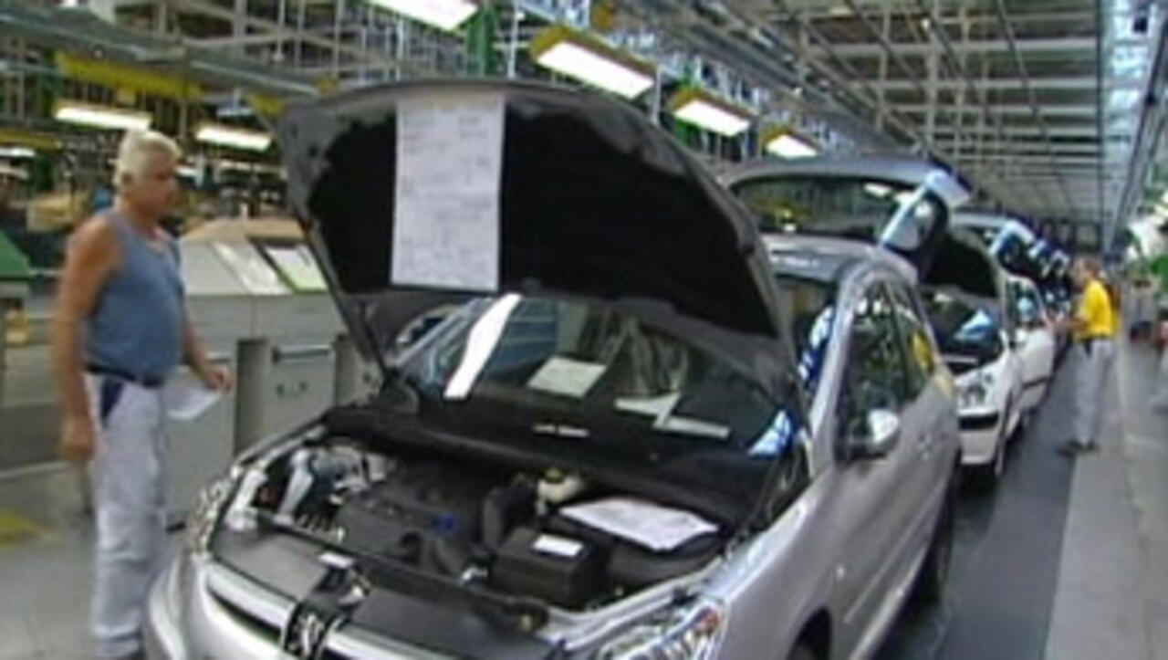 France defends auto bailout amid protectionism row