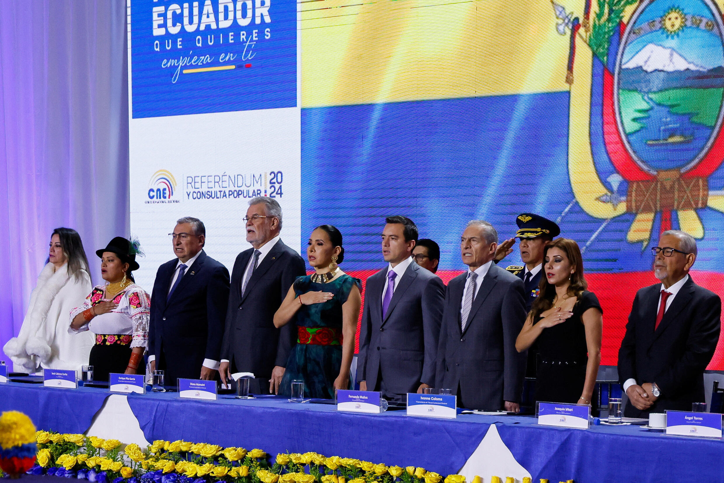 Ecuador: el presidente Noboa emitió su voto en el referendo sobre seguridad, justicia y empleo