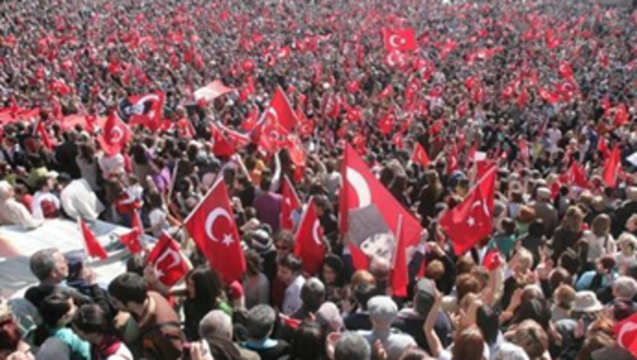 Thousands gather for protest in favour of a 'secular Turkey'