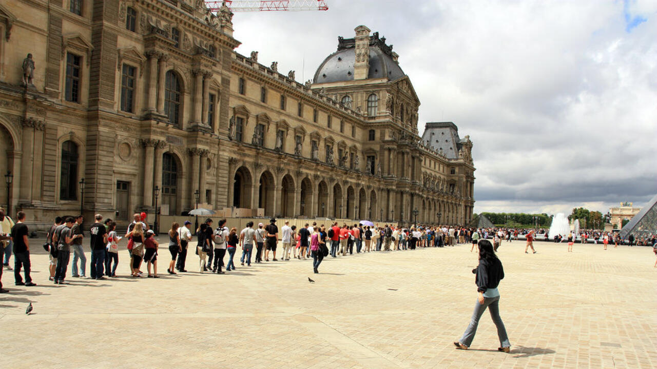 Louvre to open one Saturday night a month for free