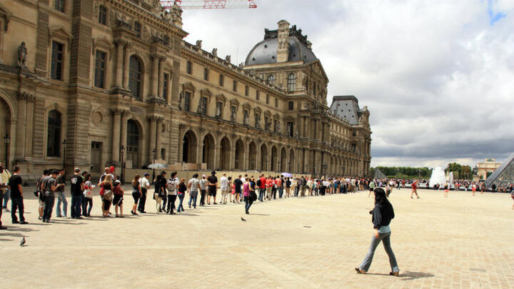 Louvre to open one Saturday night a month for free