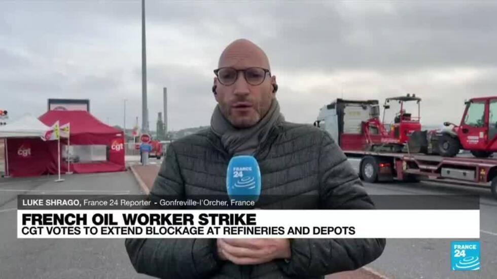 French oil workers strike: CGT votes to extend blockade at refineries ...