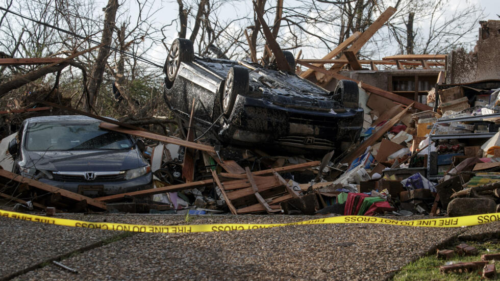 Aumenta a 32 el número de víctimas mortales por los tornados y las ...