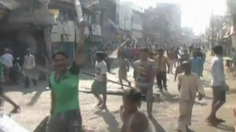 India protests at school food poisoning deaths