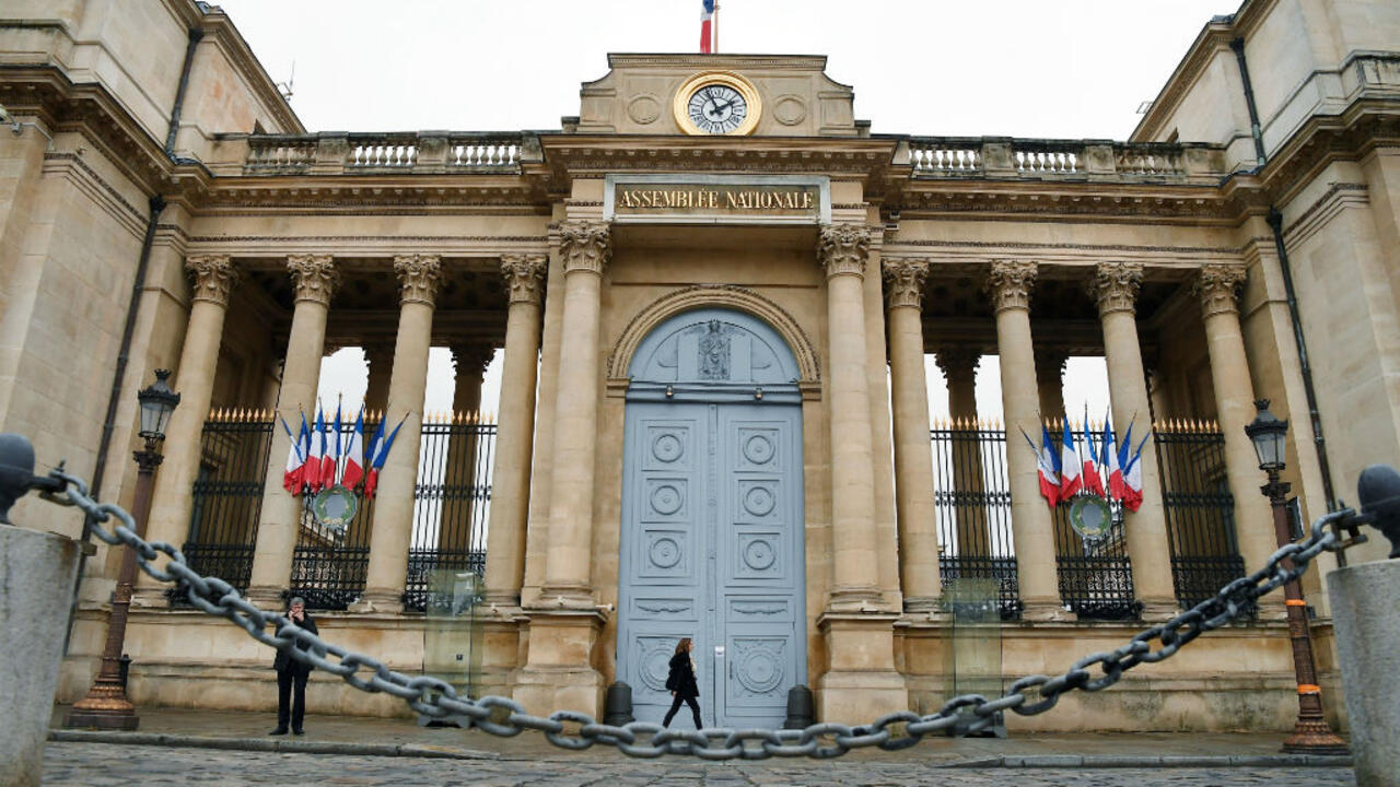 France’s new lawmakers take part in first parliamentary session