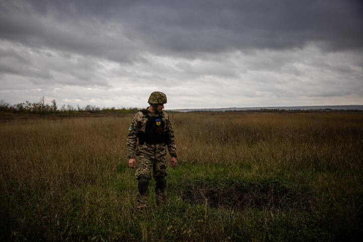 Battling the cold in the trenches of eastern Ukraine